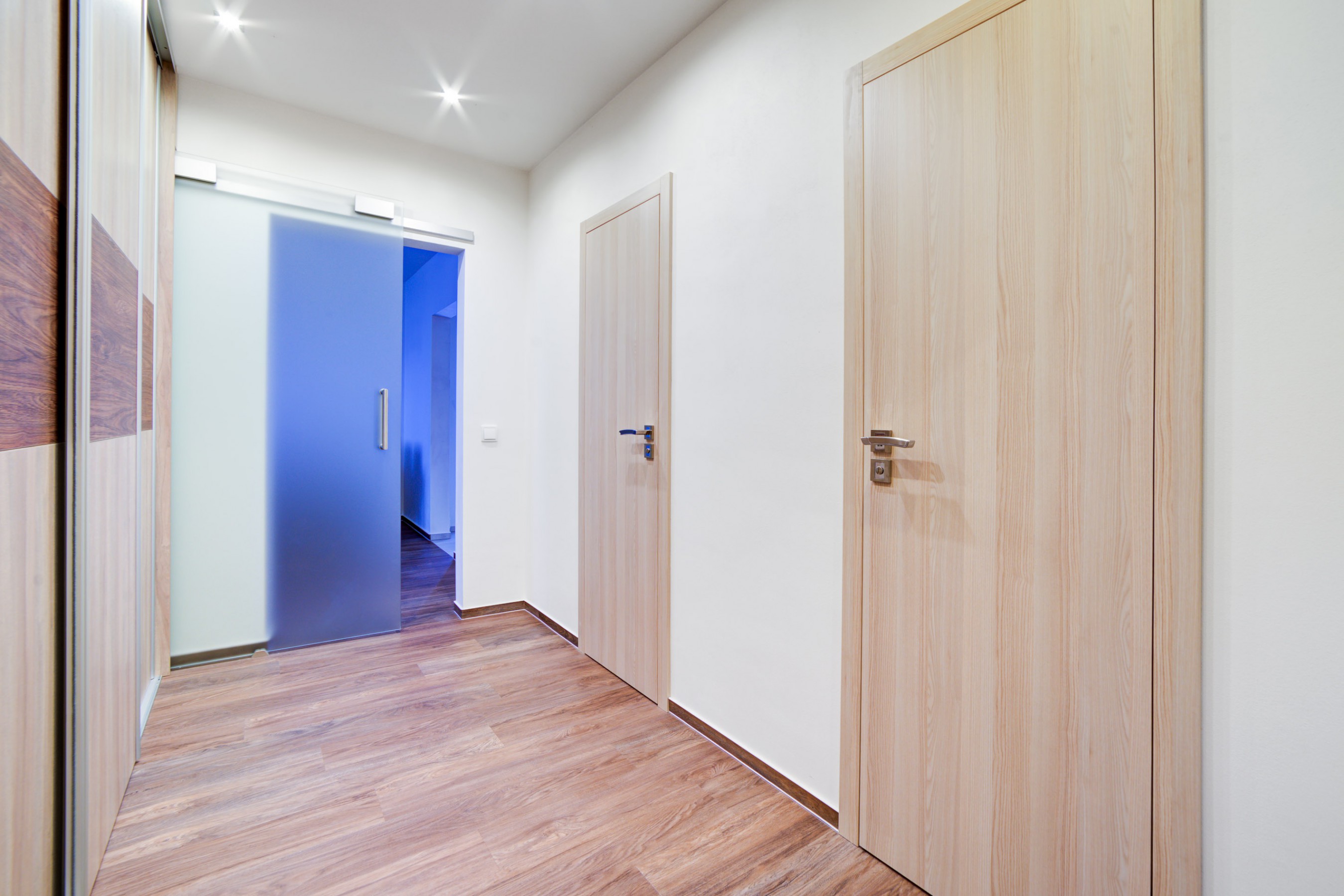 Interiérové dveře Sapeli-posuvné dveře celosklo | ABH Design